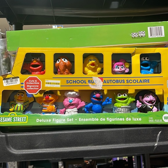 Toys | New Sesame Street Deluxe Collectible Action Figures Plus A Free ...